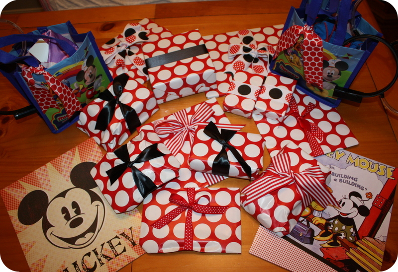 little pumpkin grace: Mickey Mail and the sweetest Autograph Books ever! little pumpkin grace: Mickey Mail and the sweetest Autograph Books ever!