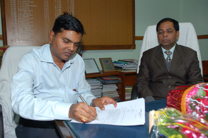 View Patna: New Patna DM Sanjay Kumar Singh joins office View Patna: New Patna DM Sanjay Kumar Singh joins office