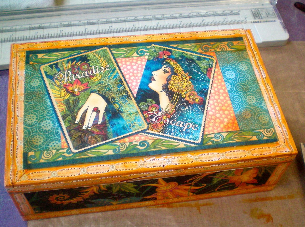 The Queen s Inkling The ber Popular Decorated Cigar Box the-queen-s-inkling-the-ber-popular-decorated-cigar-box