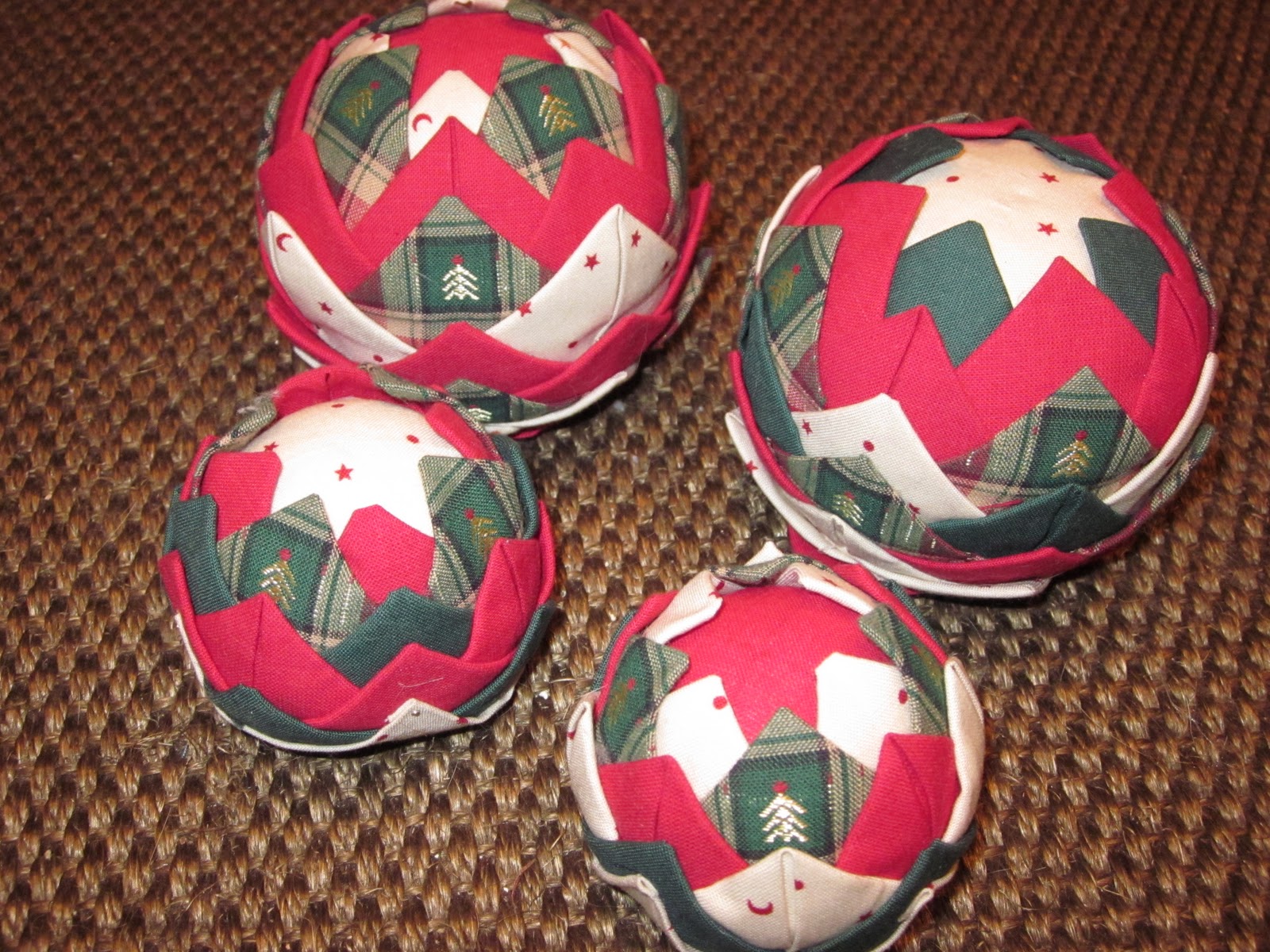 Bolas de Navidad patchwork - Imagui