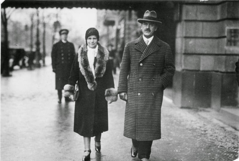 31 Vintage Photographs Captured Street Scenes of Berlin in the 1920s ~ vintage everyday