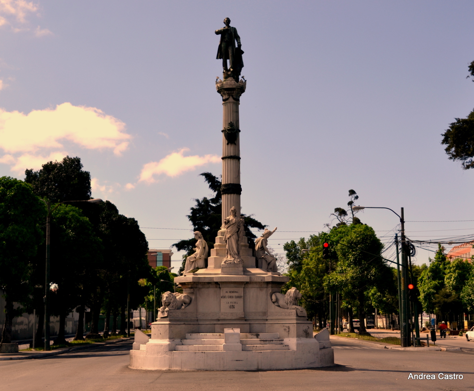 Monumentos : Monumento a Miguel García Granados Monumentos : Monumento a Miguel García Granados