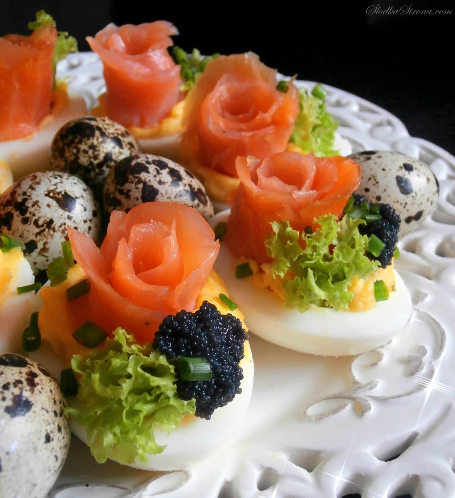 Słodka Strona: Jaja Faszerowane z Łososiem Wędzonym i Kawiorem (Różyczki)