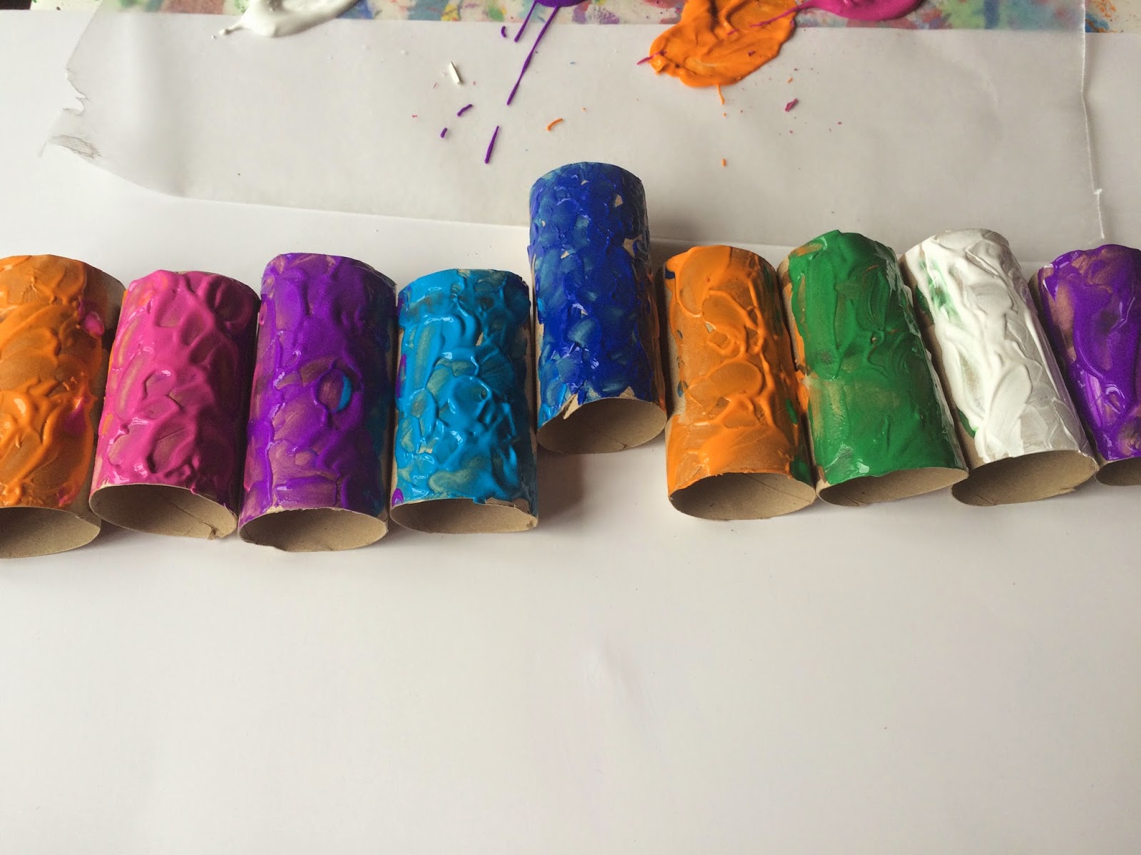 Mini Monets and Mommies: Hanukkah Menorah Kids' Craft Mini Monets and Mommies: Hanukkah Menorah Kids' Craft