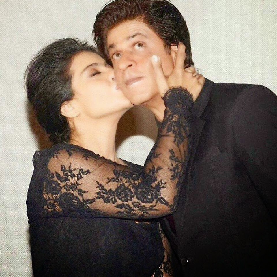 BOllywood Actress Kajol Kissing Sharukh Khan Exclusive Photos !! - Videospot