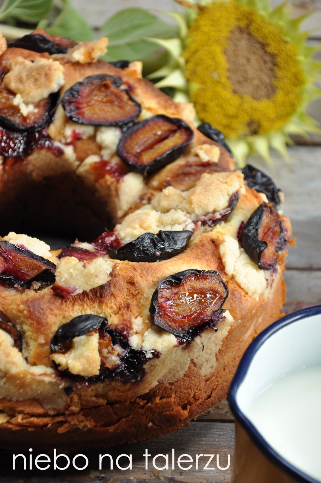 Drożdżowe ciasto ze śliwkami i serem - niebo na talerzu