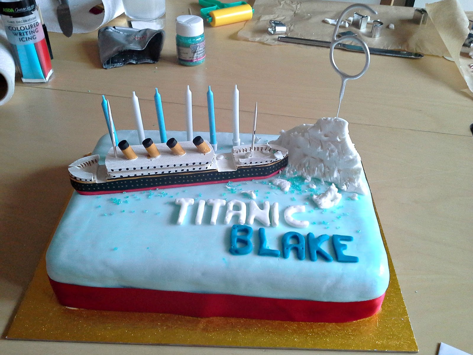 Blue Jelly Sew n So - Victoria Rogers: Making a Titanic Birthday Cake