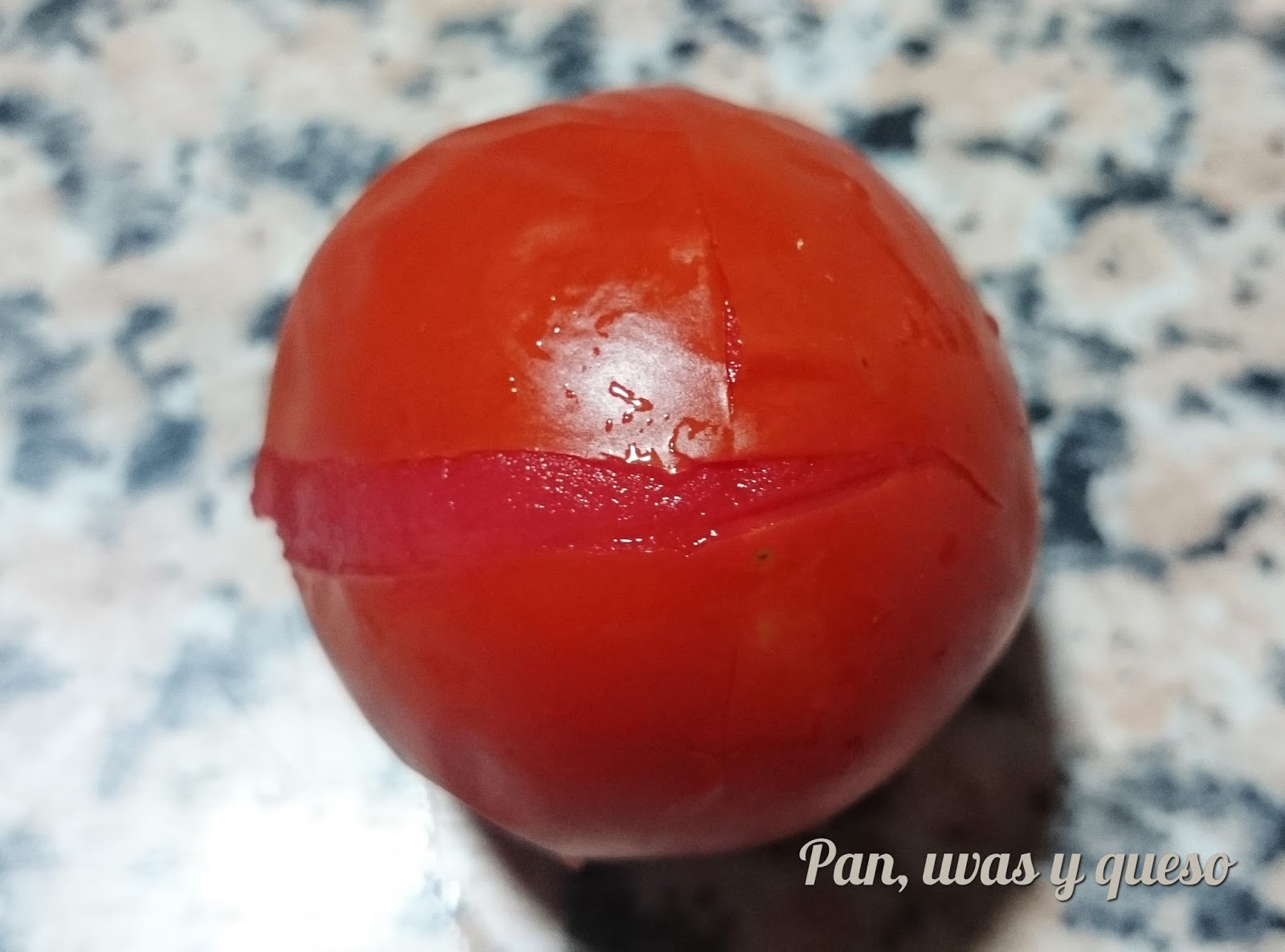 Cómo pelar tomates fácilmente - Pan, uvas y queso Cómo pelar tomates fácilmente - Pan, uvas y queso