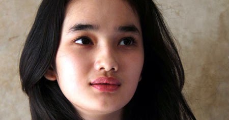 Foto Bugil Faby Marcelia Hot Dijepret Sendiri Via HP Beredar : Zona Aneh