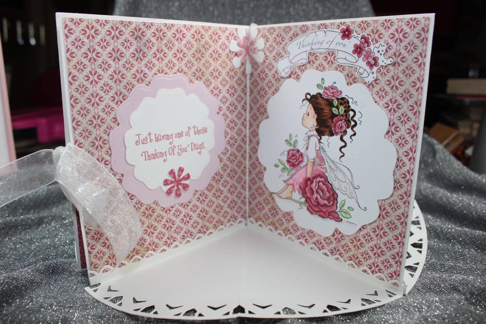 ONECRAZYSTAMPER.COM: Carousel Card Tutorial ONECRAZYSTAMPER.COM: Carousel Card Tutorial