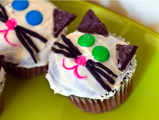 Catsparella: Cat Cupcake Tuesdays