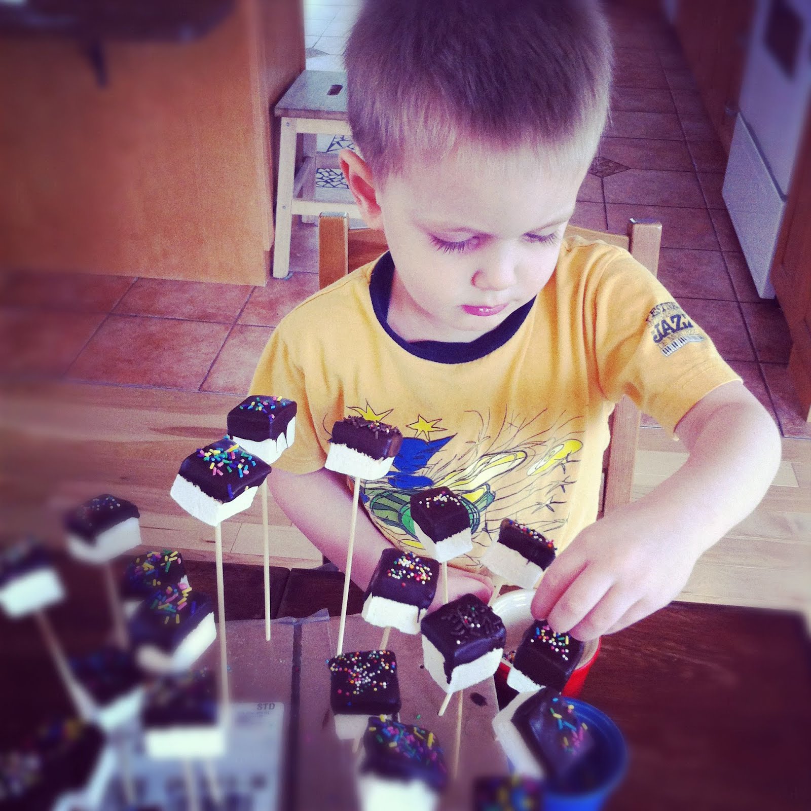 Under the High Chair: Chocolate-Dipped Vanilla Marshmallows for the ... Under the High Chair: Chocolate-Dipped Vanilla Marshmallows for the ...