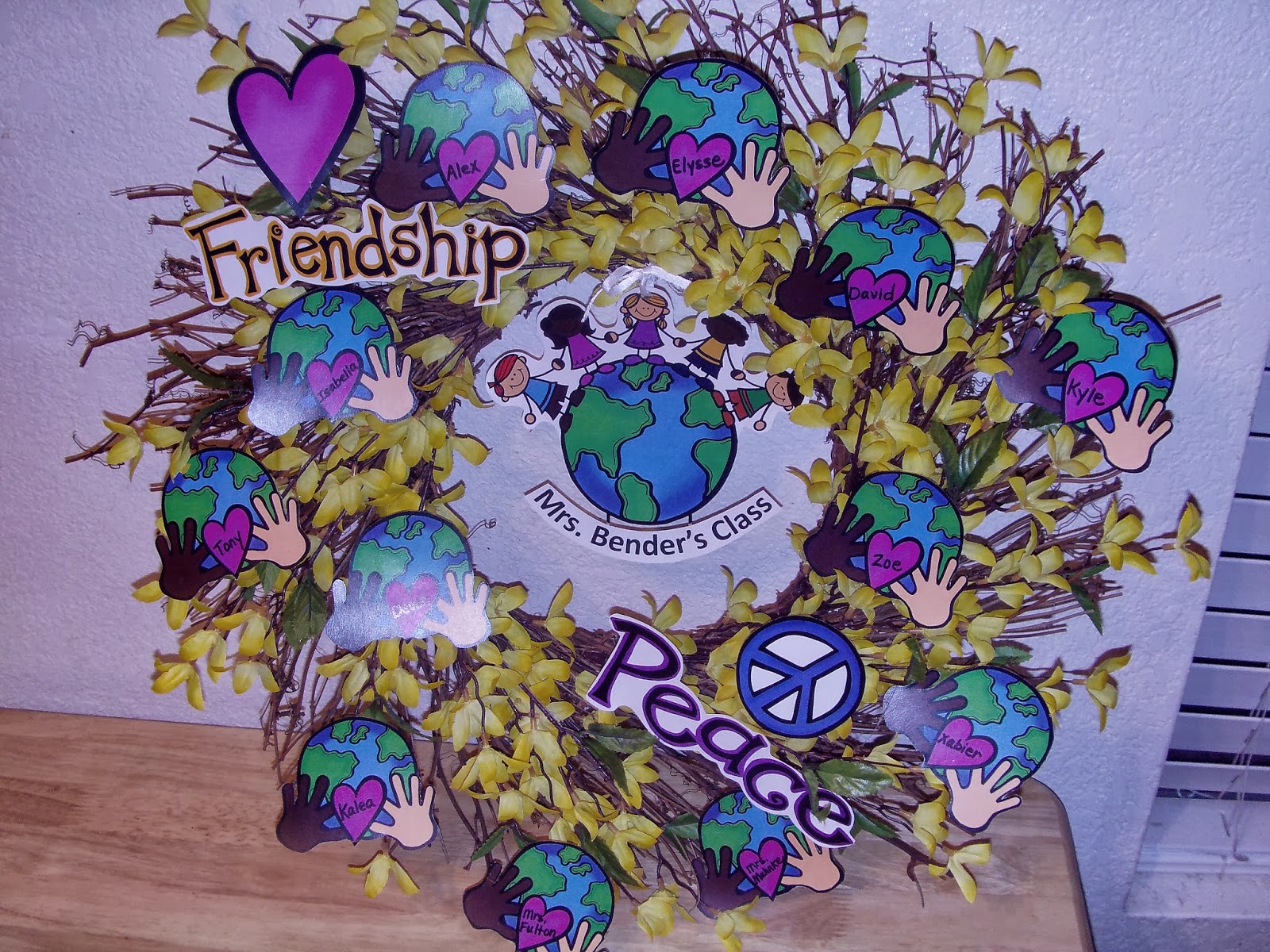 The Bender Bunch: Friendship Wreaths & Easy Solar System Model