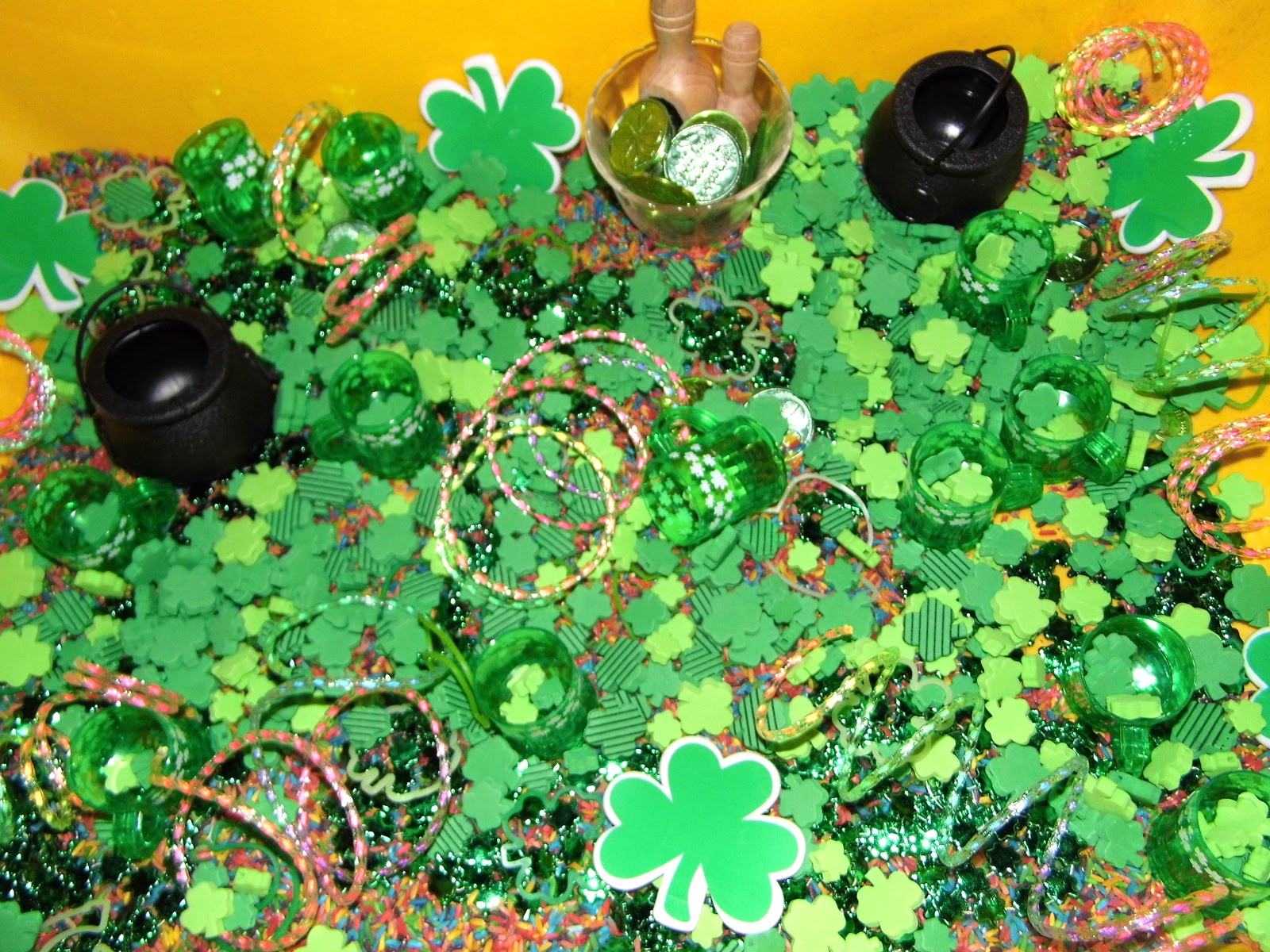 St. Patricks Day Sensory Bin