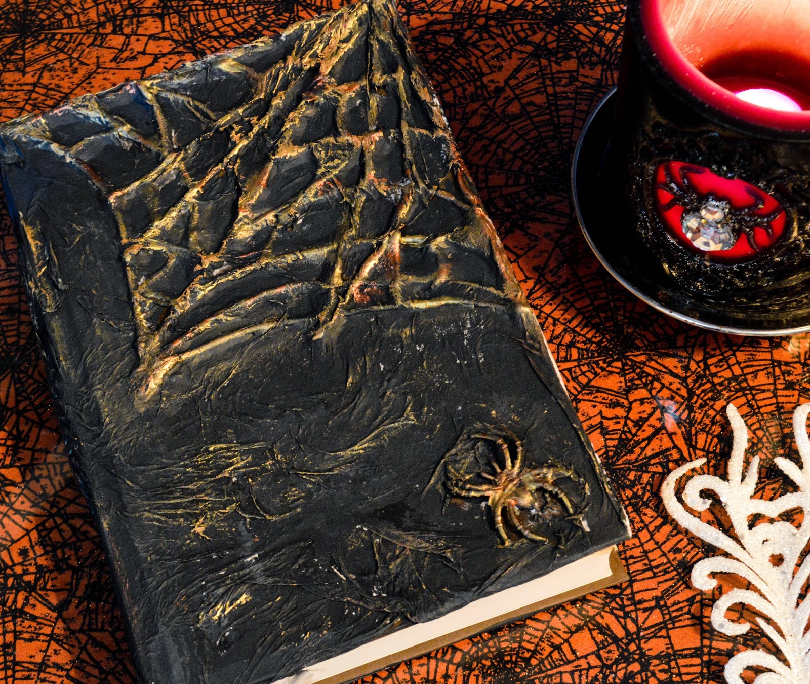 Entertaining Grace: DIY: Spooky Halloween Books