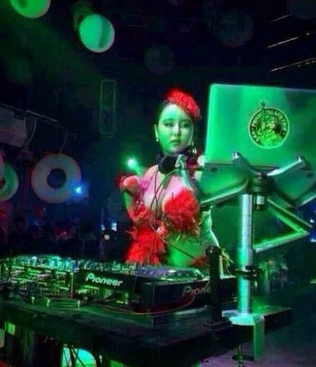 [17금] 중국클럽 섹시DJ 아우라 첸.jpg : MLBPARK