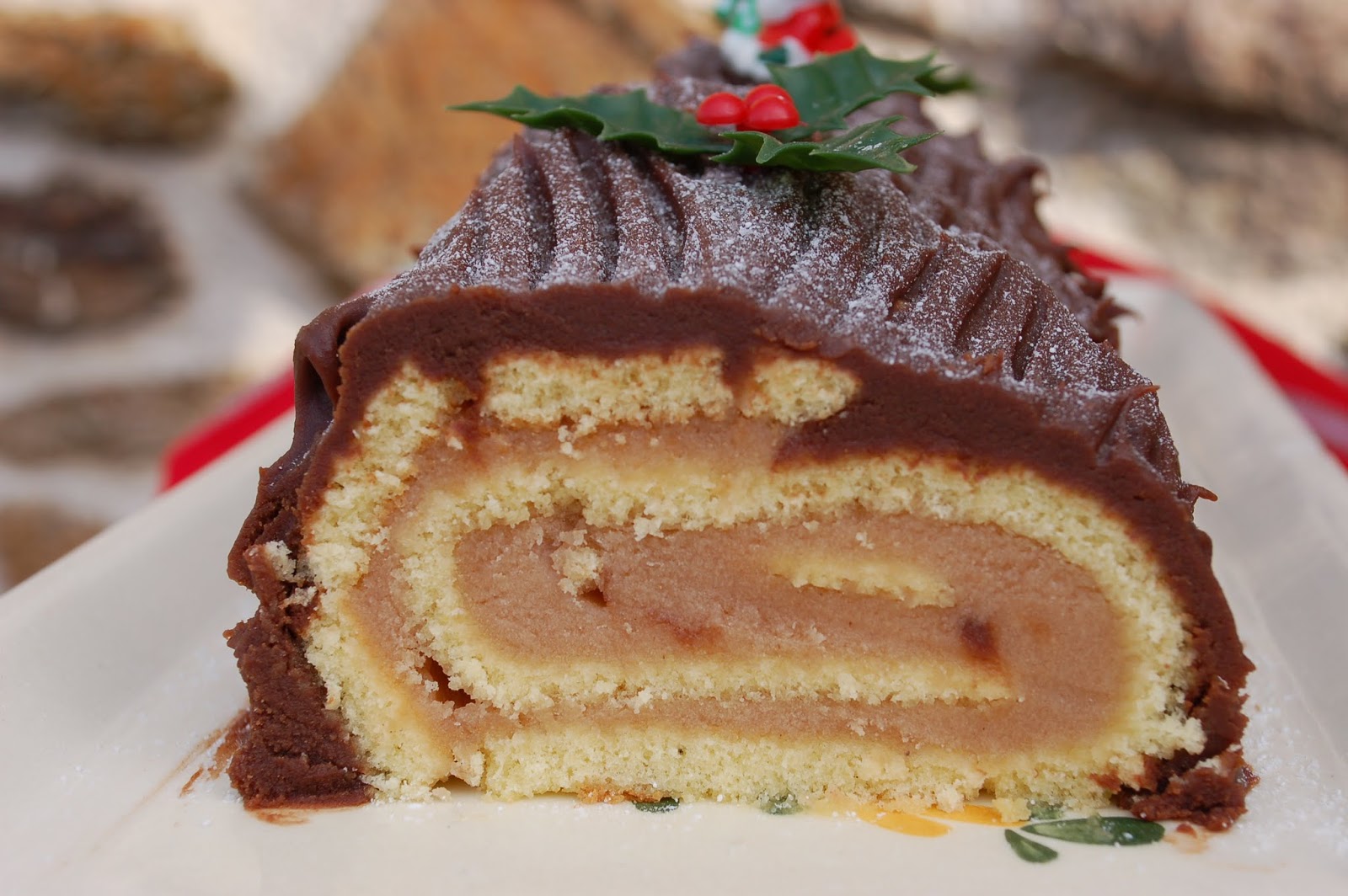 Chocolate and Chestnut spread French Christmas Yule Log Recipe (Bûche ...
