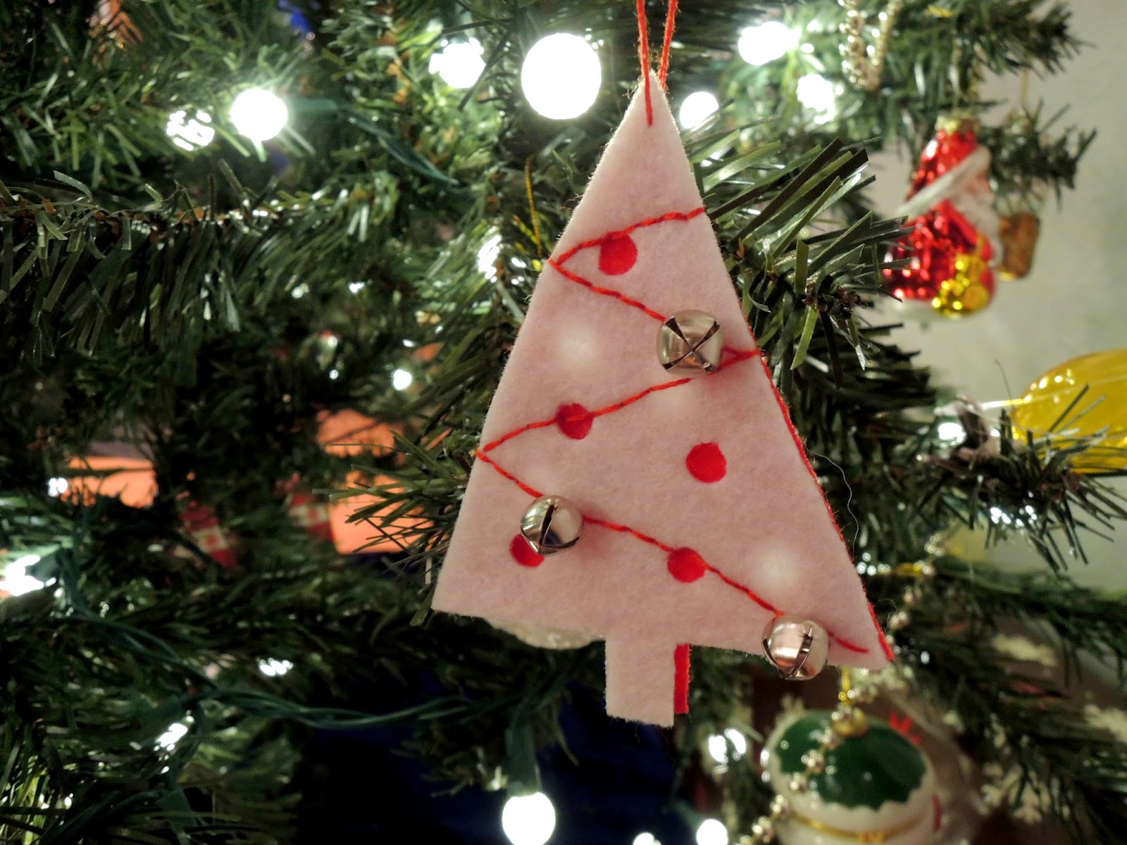 Holly Goes Lightly: DIY Christmas Tree Gift Tag
