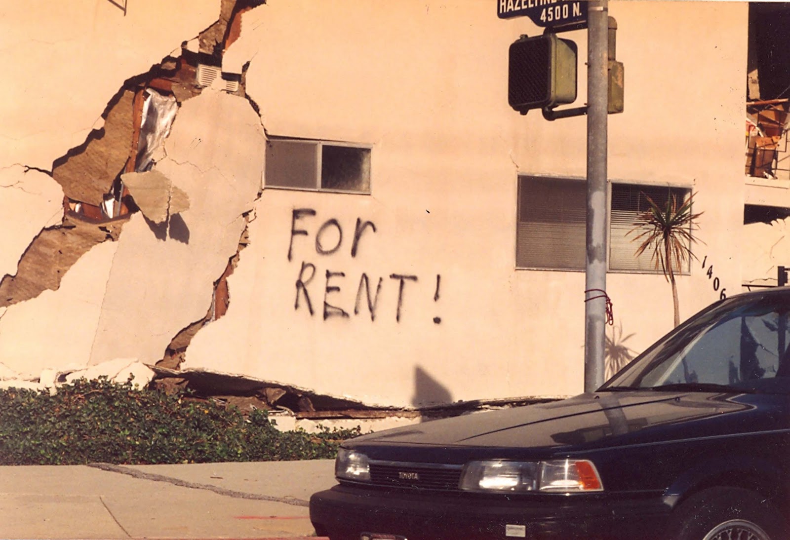 The Museum of the San Fernando Valley: EARTHQUAKE IN SHERMAN OAKS - 1994 The Museum of the San Fernando Valley: EARTHQUAKE IN SHERMAN OAKS - 1994