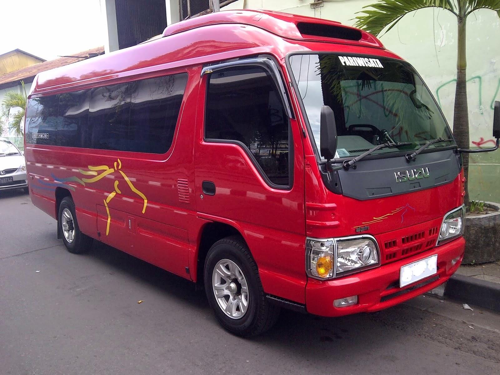 ISUZU ELF LONG 17 SEAT ~ Sewa Bus Pariwisata Makassar | Bus Layanan Terbaik dan Fasilitas Lengkap