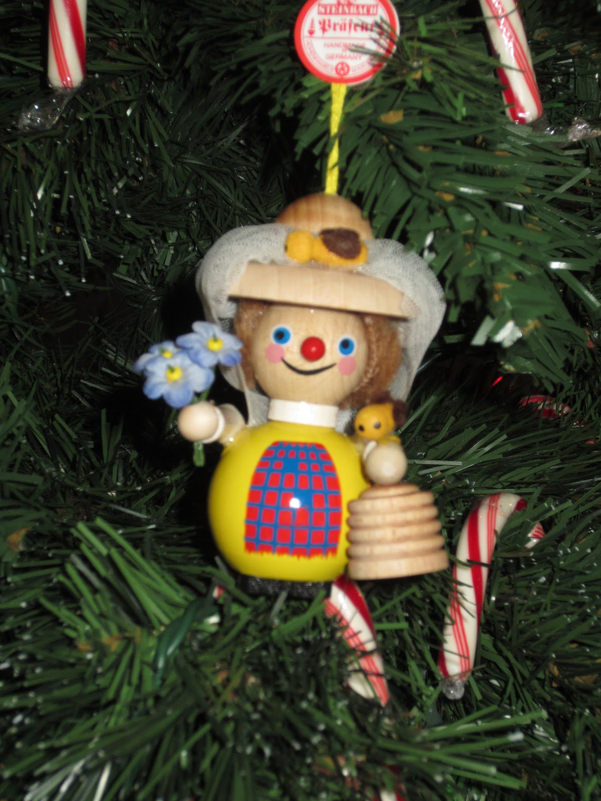 Linda's Bees: Bees on Christmas Trees Linda's Bees: Bees on Christmas Trees