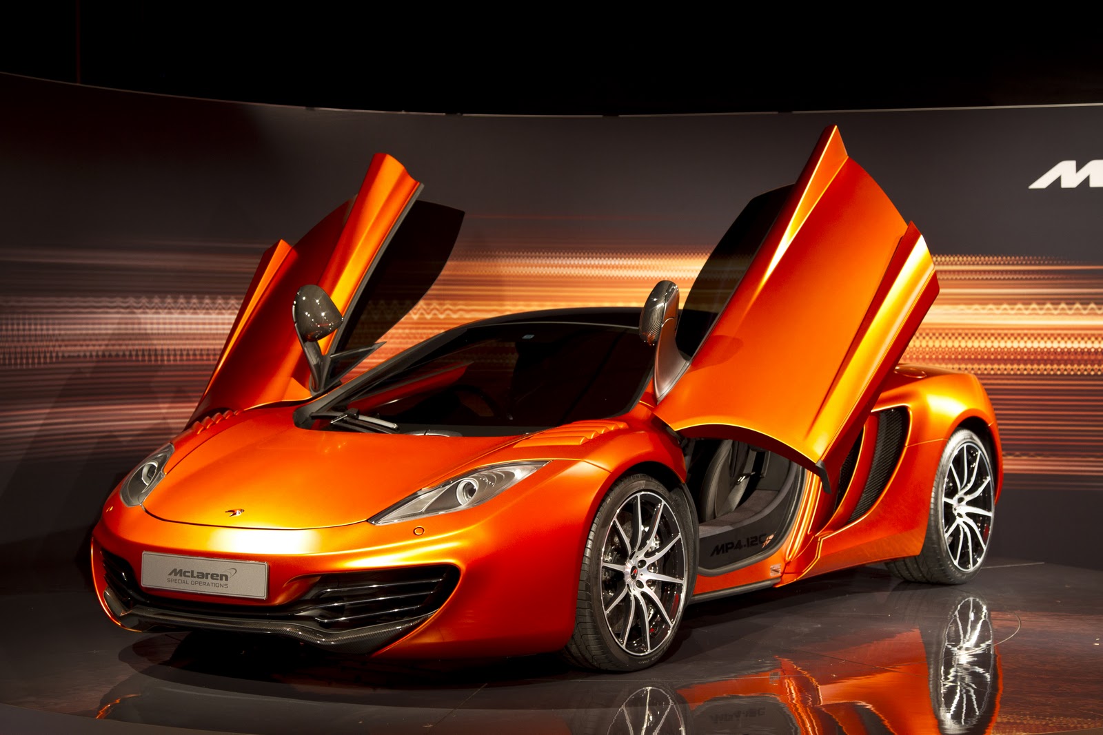 LAURUS Fashionnews D sseldorf Mekka F r Fans Schneller Autos McLaren laurus-fashionnews-d-sseldorf-mekka-f-r-fans-schneller-autos-mclaren