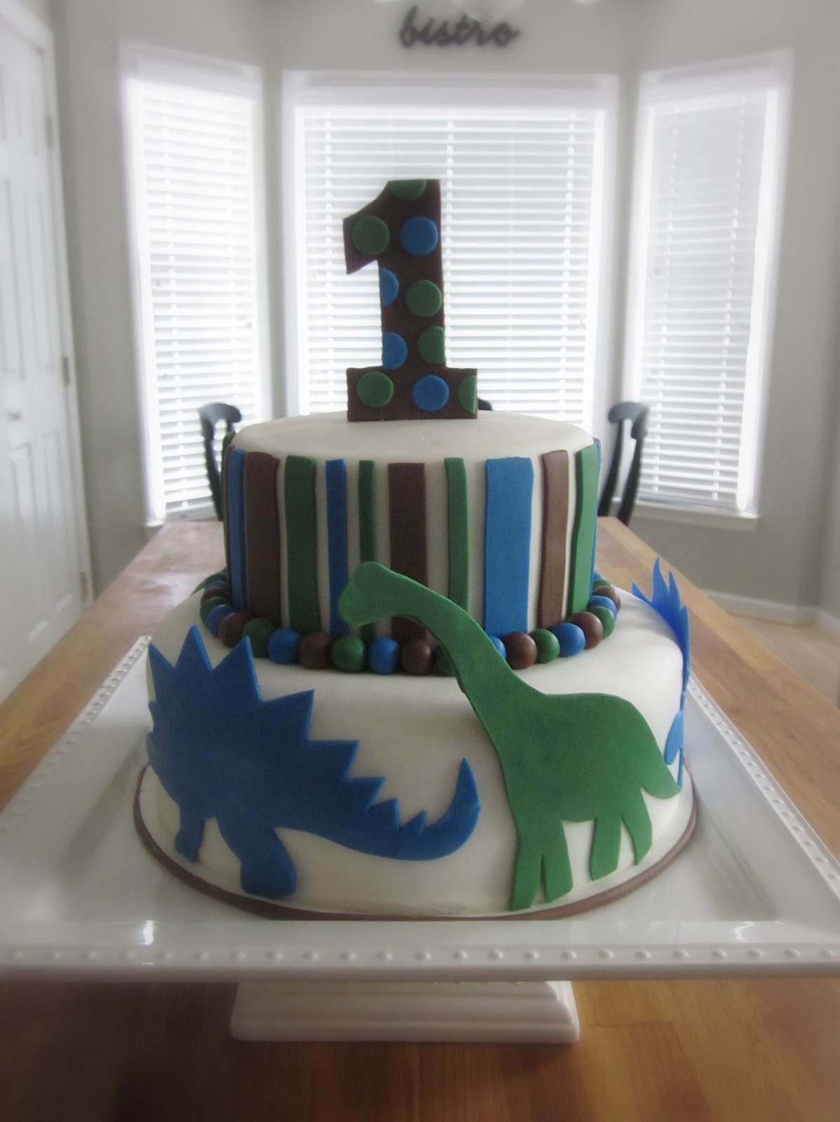 Darlin Designs Dinosaur 1st Birthday Cake darlin-designs-dinosaur-1st-birthday-cake