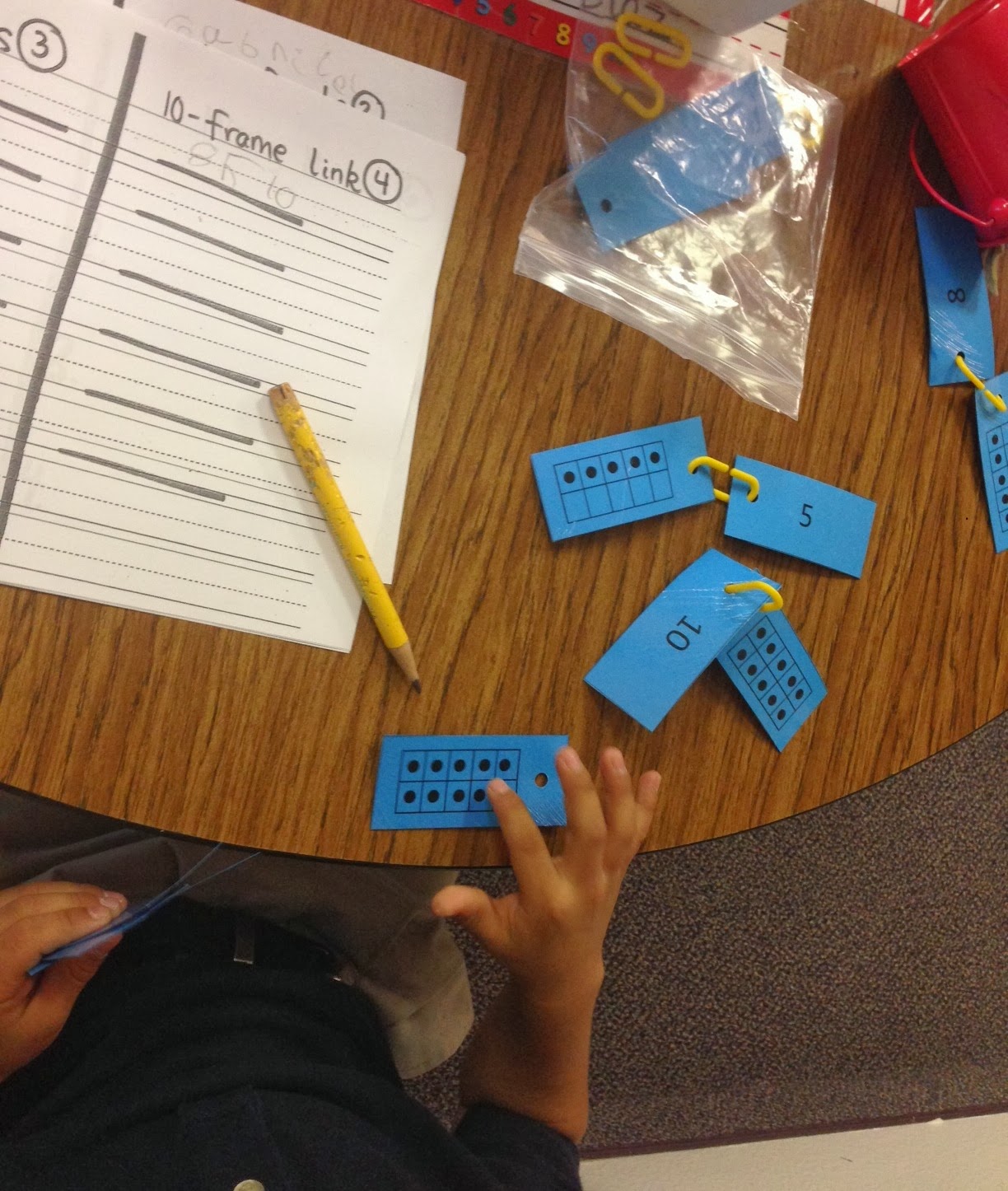 Math Centers - 10 frames and shapes - Kindergarten Smarts