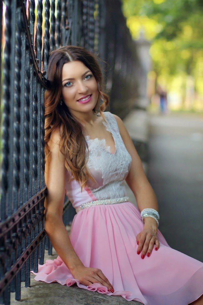 Paradisul rochiilor Laura Ciobanu acum si in ONLINE | Sandra Bendre