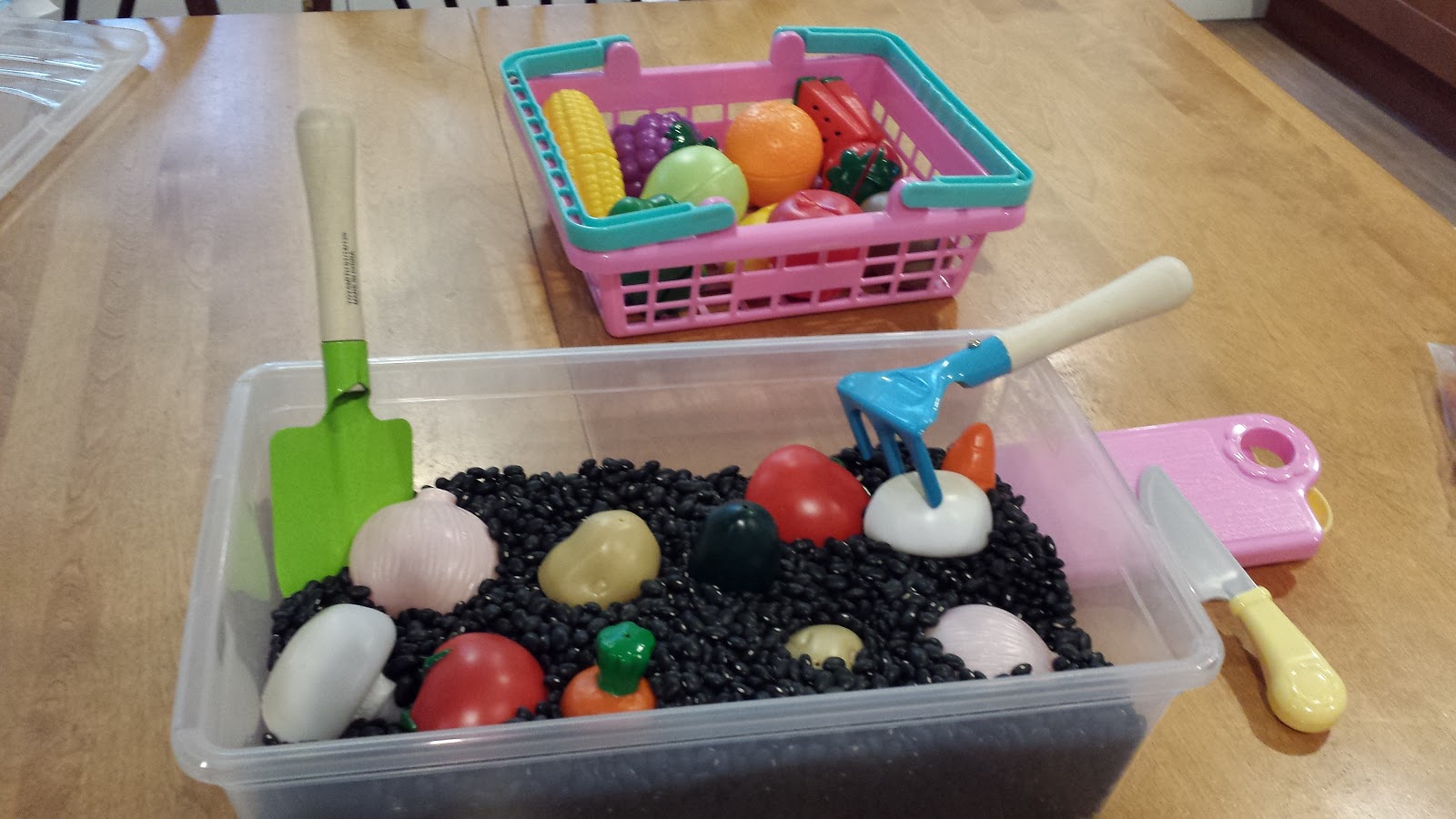 Let's Talk Speech and Language: Spring Garden Sensory Bin