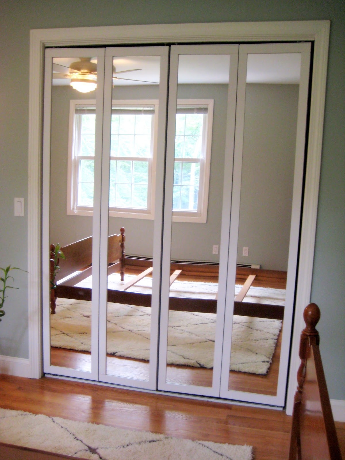 Happily Barefoot Updating Bi Fold Mirrored Doors happily-barefoot-updating-bi-fold-mirrored-doors
