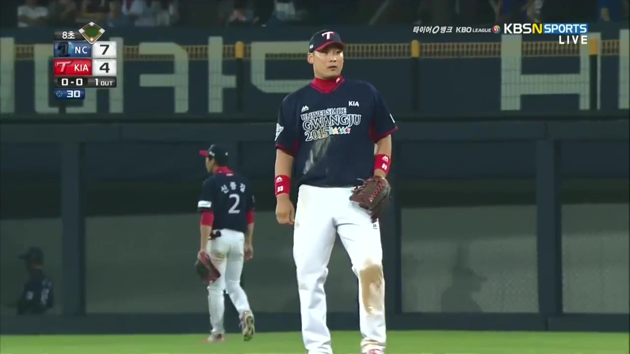 U-데이 유니폼 착용샷.jpg : MLBPARK