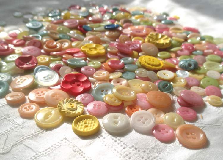 Fiberluscious How To Dye New And Vintage Buttons Tutorial fiberluscious-how-to-dye-new-and-vintage-buttons-tutorial