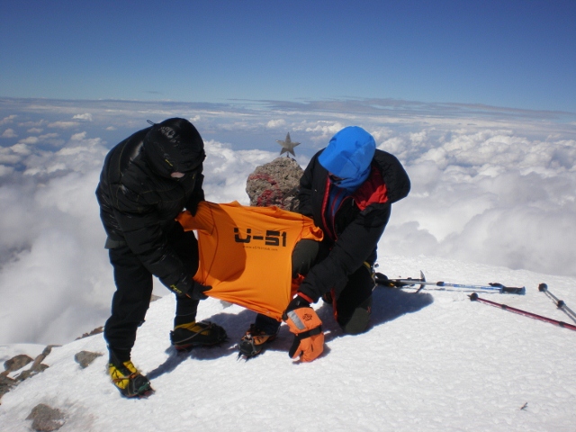 Elbrus (5642m):Club Vasco de Camping Elkartea y U-51 Kirolak, en el techo europeo. - Martín ...