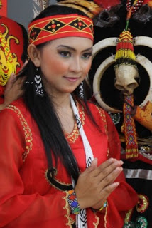 Intip Kecantikan Gadis-gadis Suku Dayak | semua tentang foto bugil video bokep gambar telanjang ...