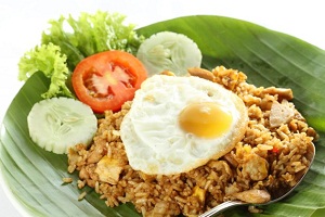Cara membuat nasi goreng telur mata sapi enak - Kuliner Indonesia
