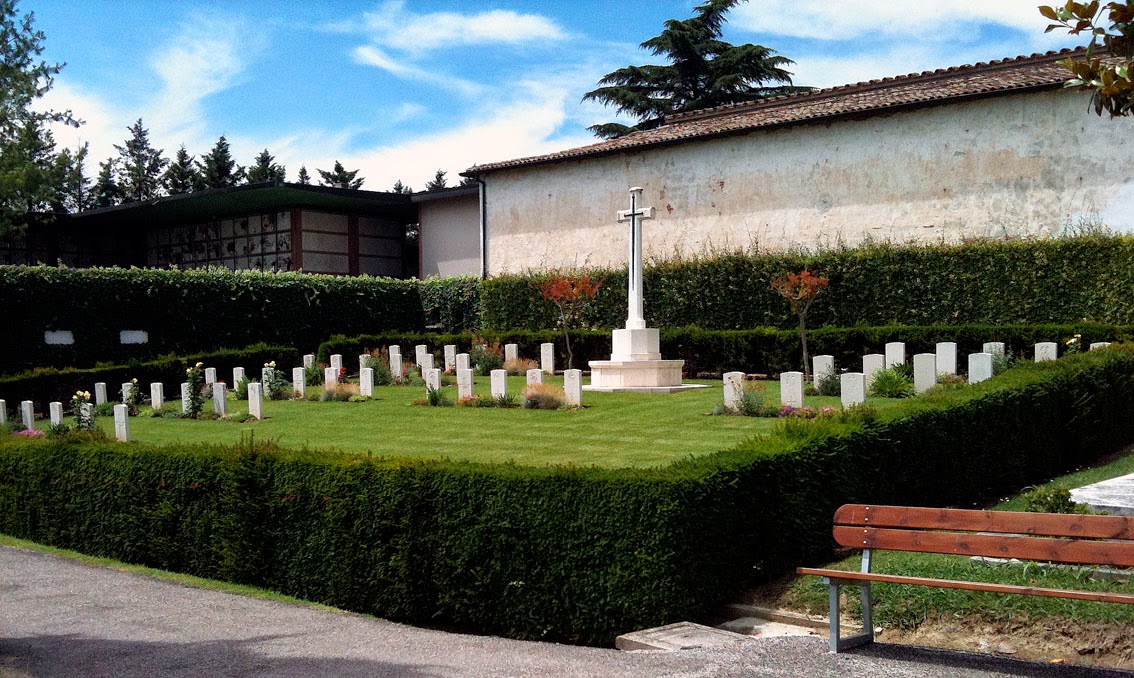 10e10.ch by MARCO STRAZZI: Cimiteri di guerra britannici a Faenza 10e10.ch by MARCO STRAZZI: Cimiteri di guerra britannici a Faenza