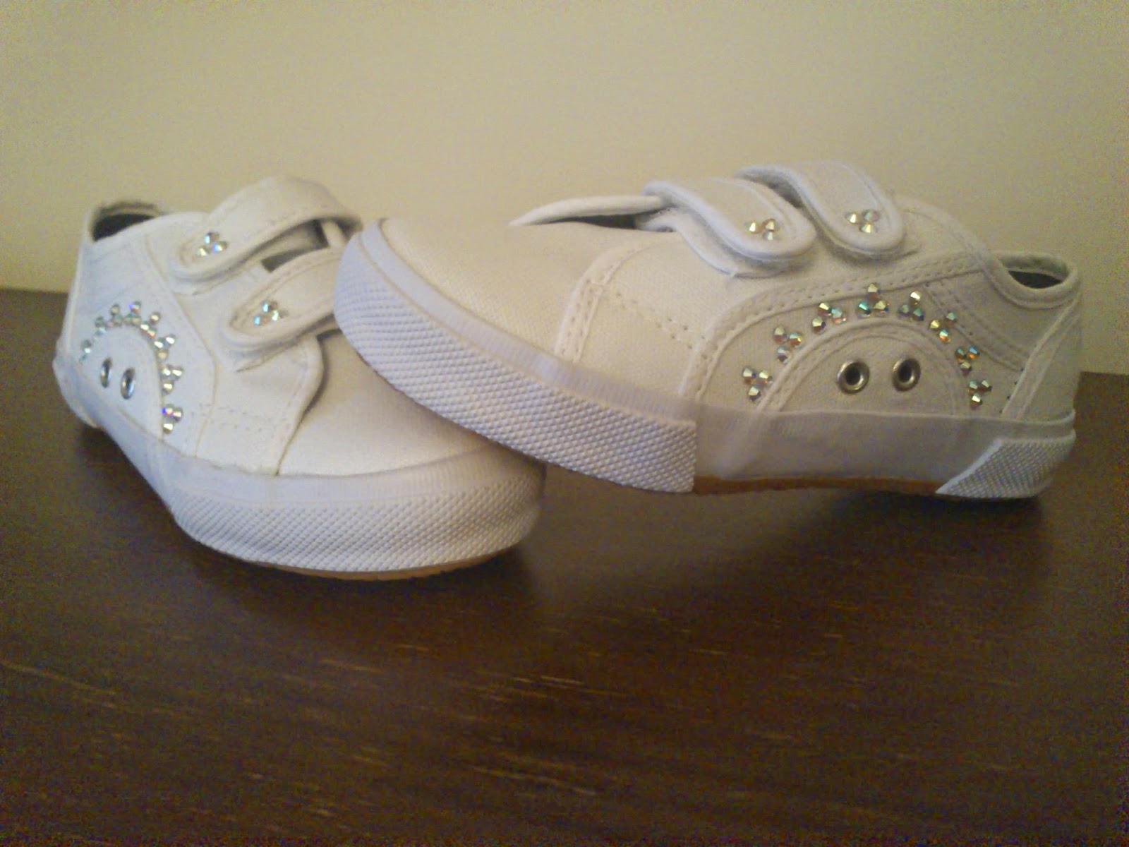 el dedal de mami lola: ZAPATITO BLANCO, ZAPATITO AZUL.......