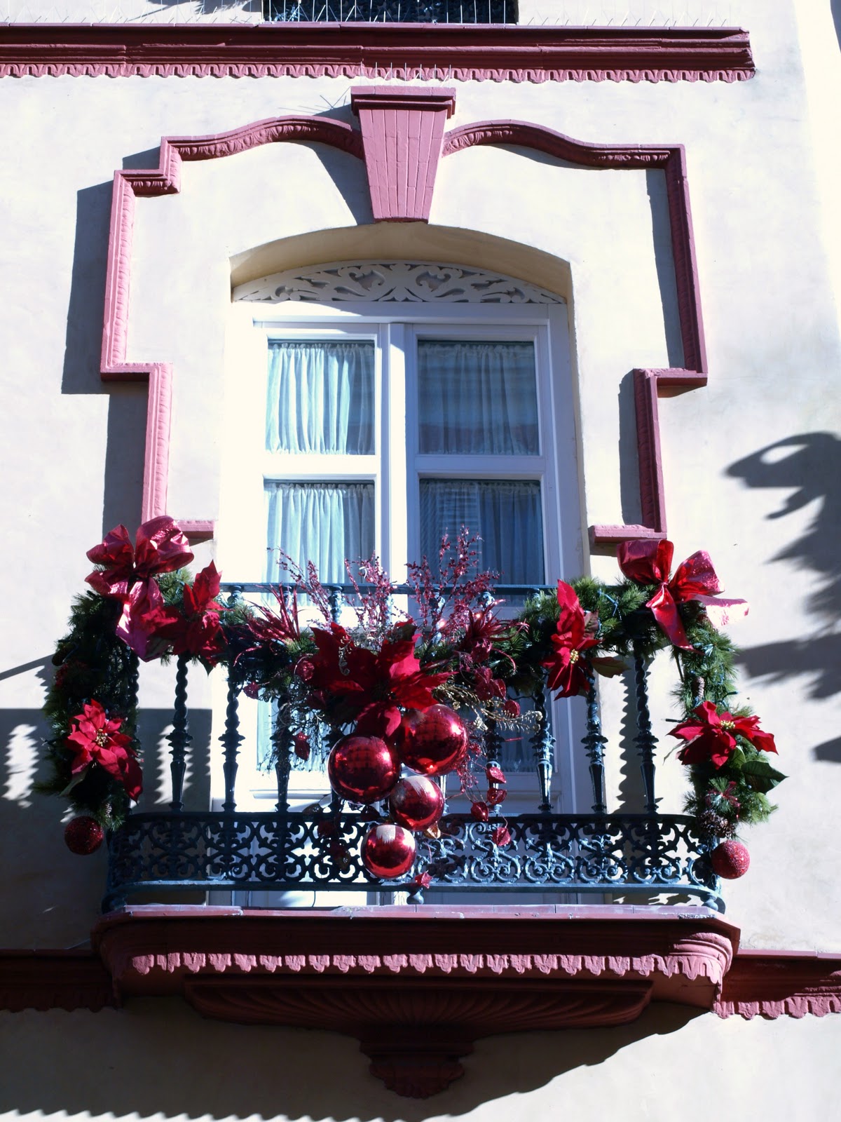 Balcón | Decoracion navidad balcones, Decoracion navideña balcones, Decoracion navidad