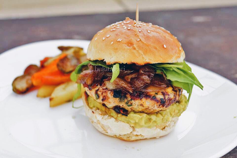 Buluta ac Jalapeno Cheddar Hindi Burger Tarifi buluta-ac-jalapeno-cheddar-hindi-burger-tarifi