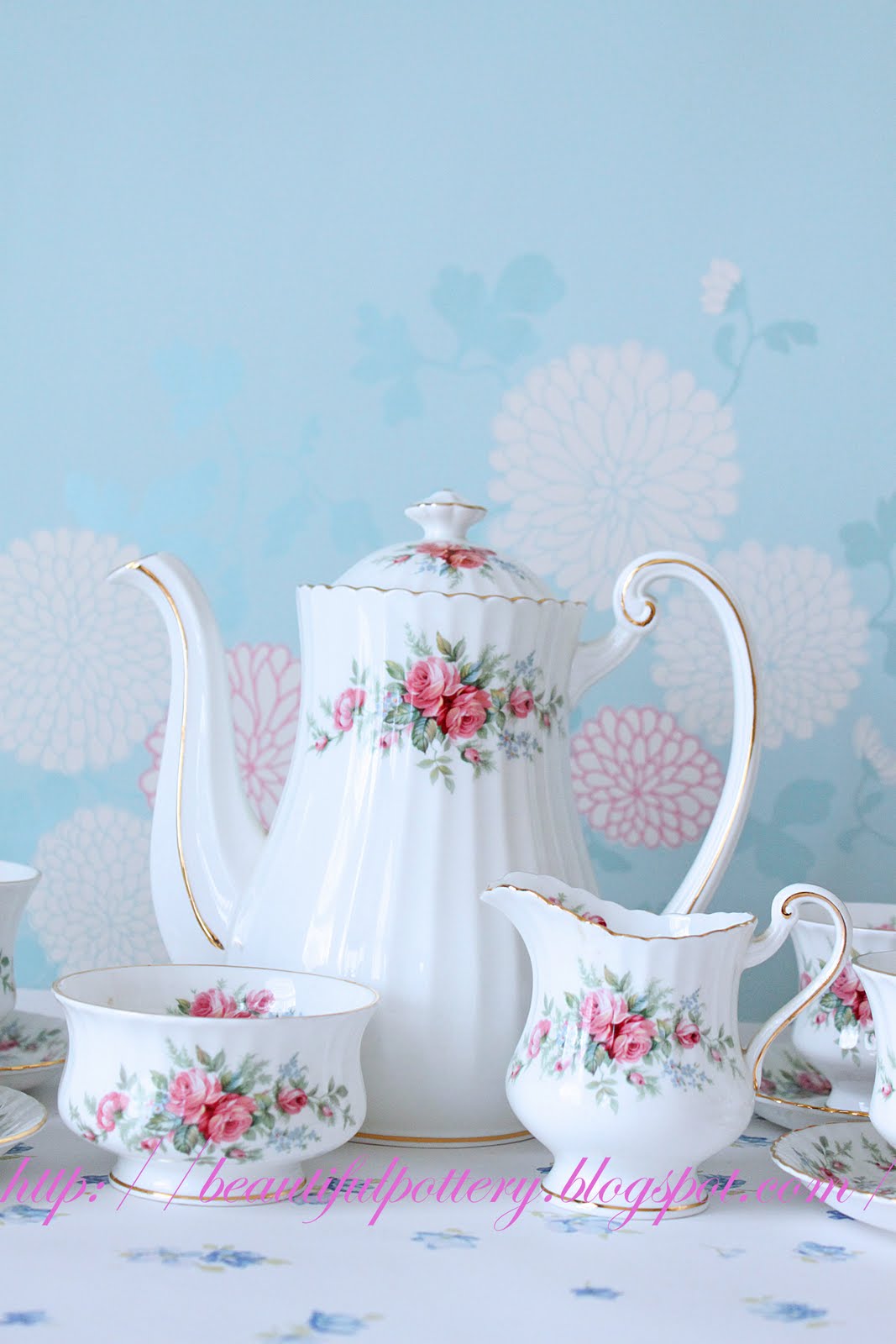 BEAUTIFUL POTTERY VINTAGE COFFEE SET beautiful-pottery-vintage-coffee-set