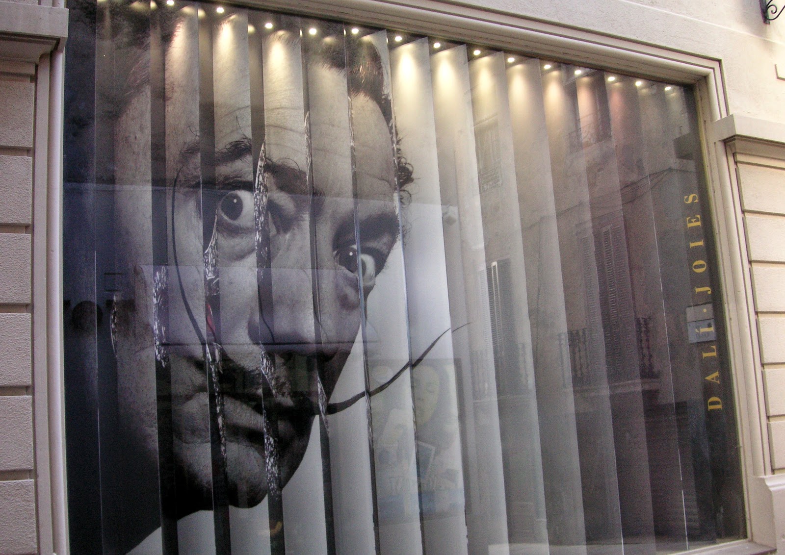 CLIN D'OEIL: DALI - J ADORE LE CHOCOLAT LANVIN