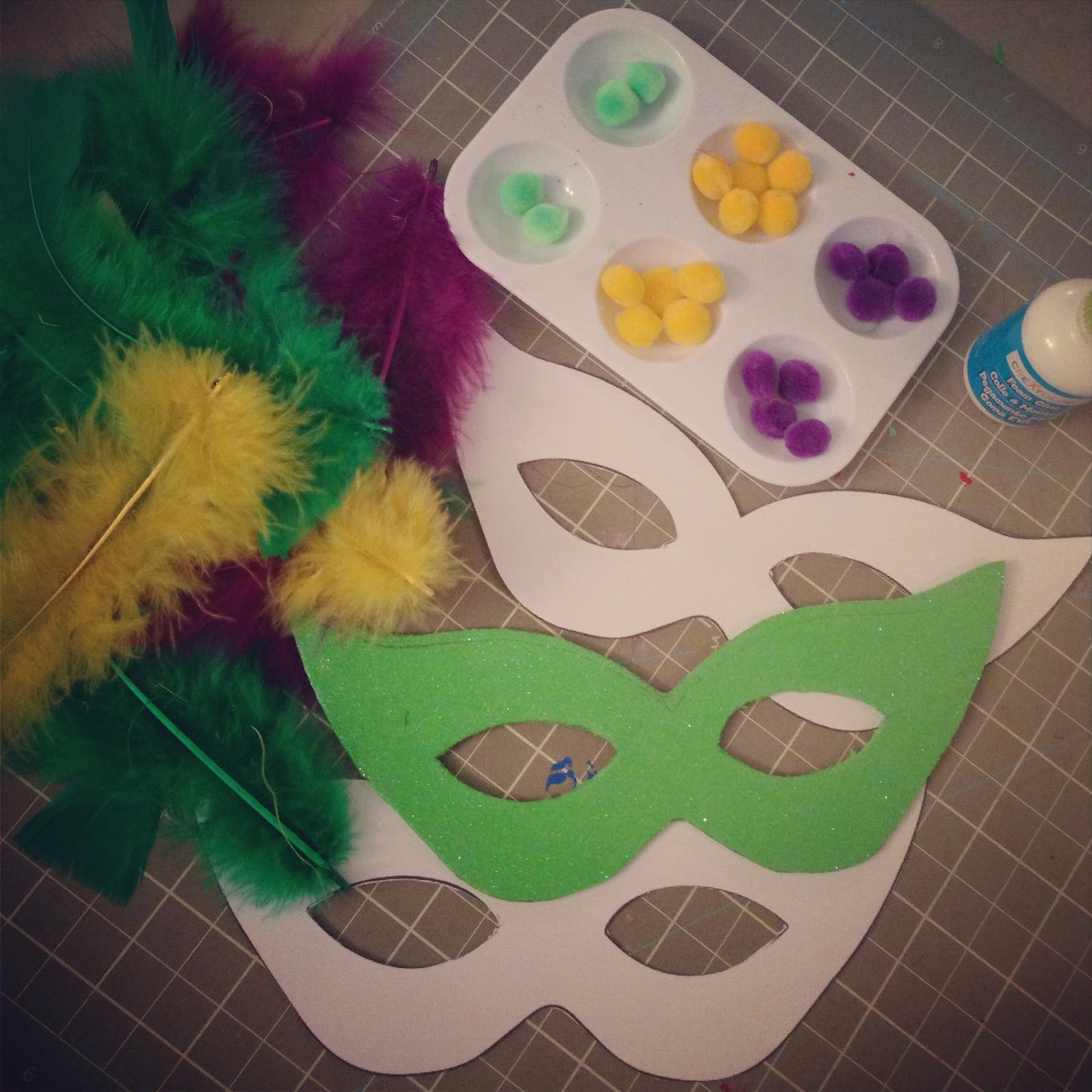 DIY Mardi Gras Mask | Happy Mess MOMents