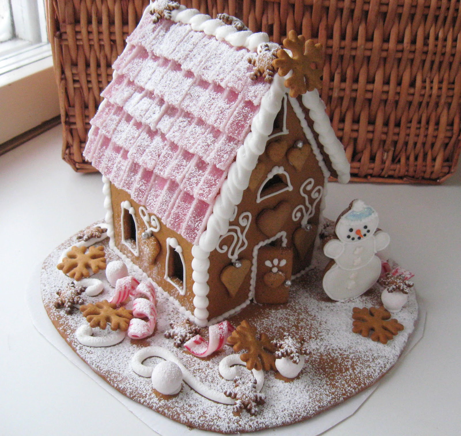 Gingerbread House: Fruit rolls as roof tiles | Gingerbread house ...