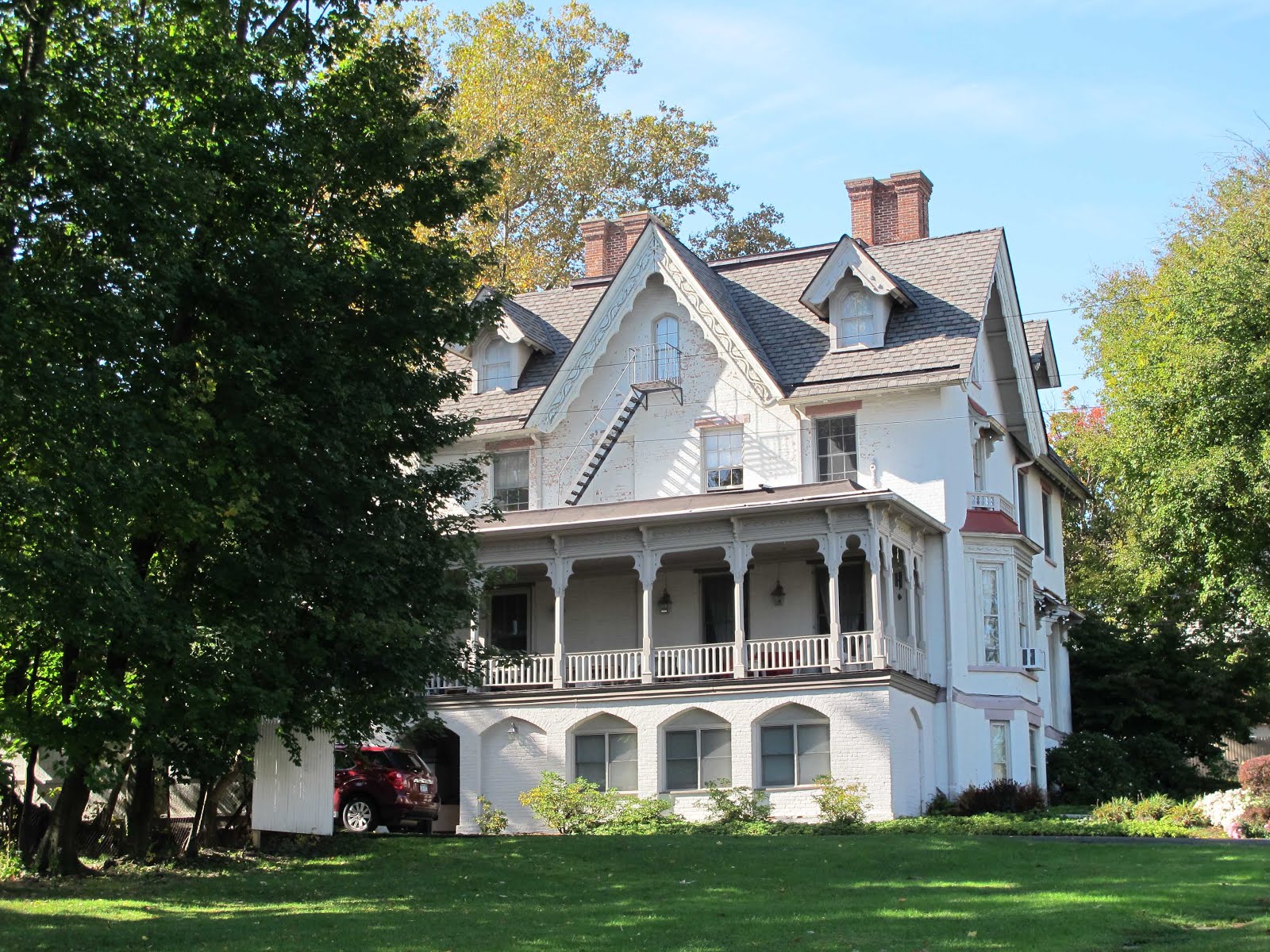 BIG OLD HOUSES: A Big Old House "Buffet"