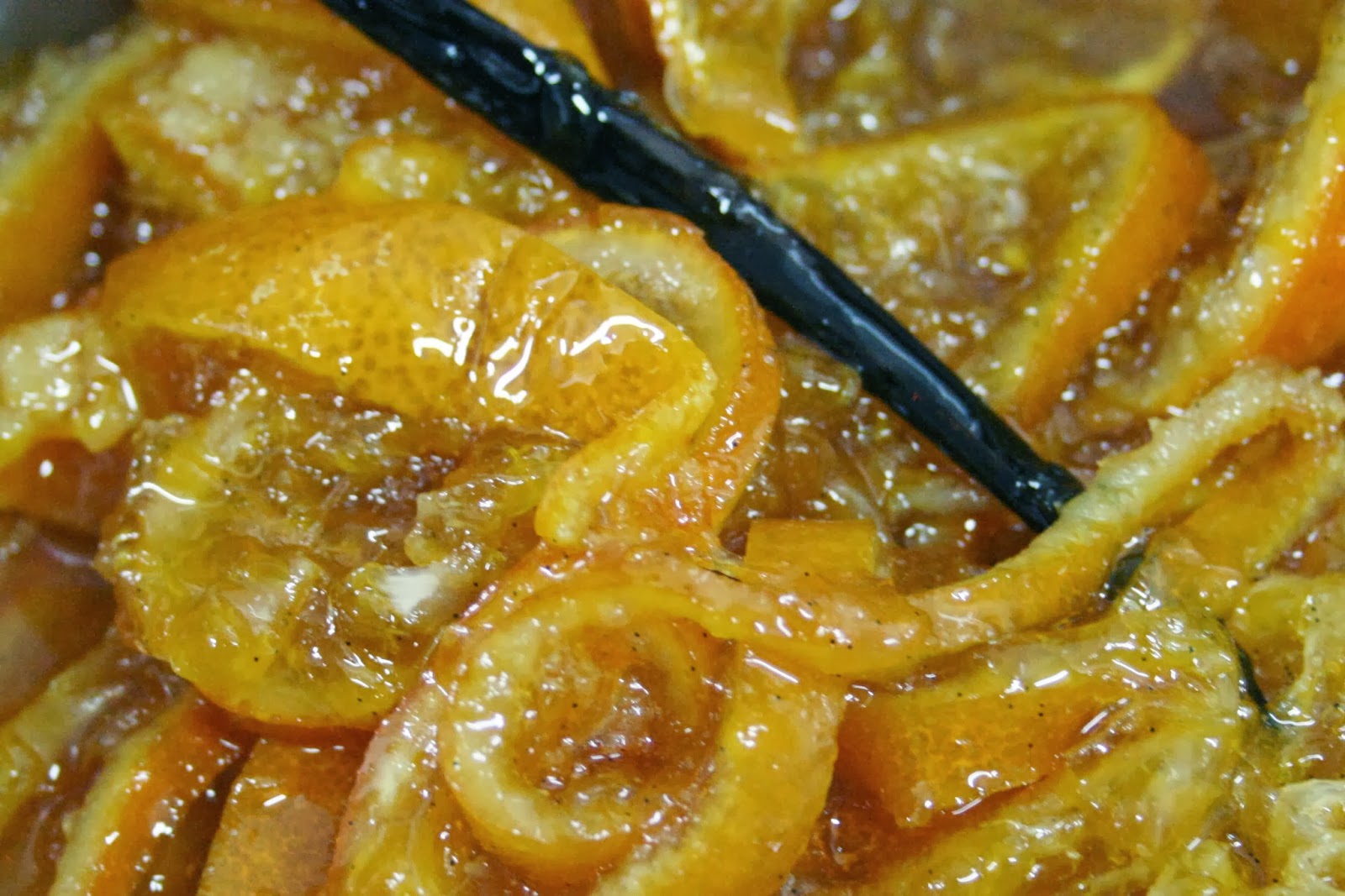 Pollo relleno acompañado de Compota de Manzana, Jalea de Mandarina y Miel y Crema de Castañas en ...