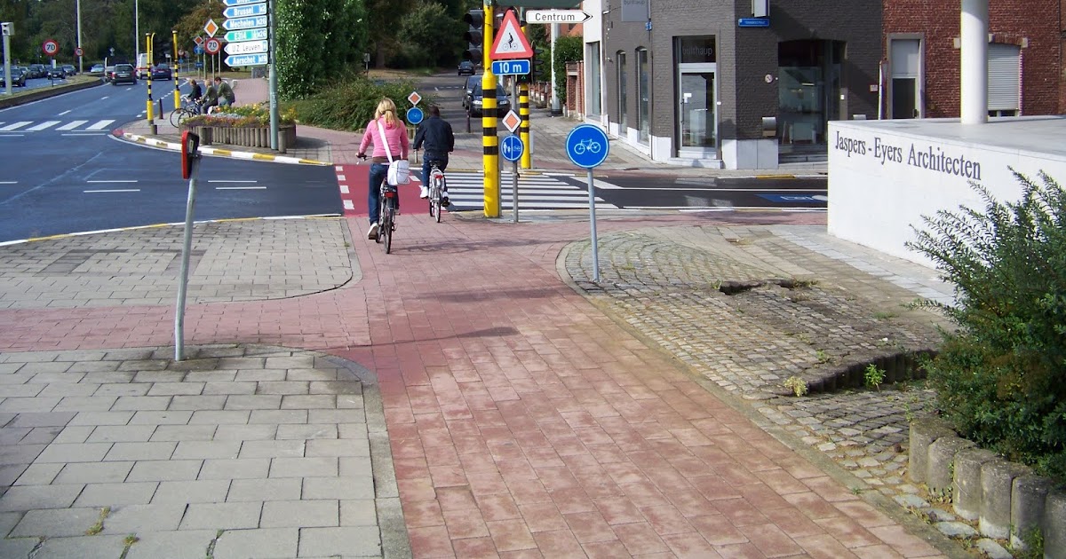 Eindeloze Omwentelingen: Geen fietspad zonder voetpad Eindeloze Omwentelingen: Geen fietspad zonder voetpad
