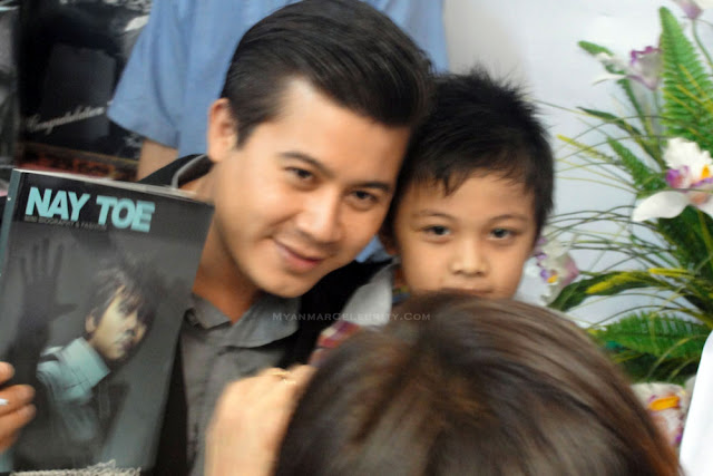 Actor Nay Toe Release Self-Witten Mini Biography & Fashion Book