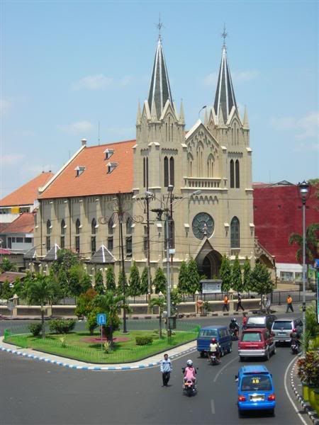 KOTA MALANG NEWS: GEREJA KAYUTANGAN KOTA MALANG KOTA MALANG NEWS: GEREJA KAYUTANGAN KOTA MALANG