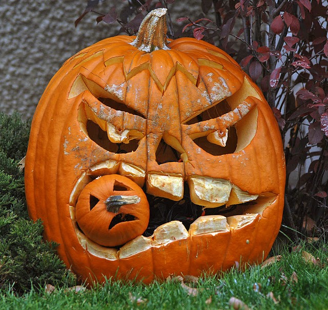 Headlights And Bright Lights Crazy Pumpkin Carvings headlights-and-bright-lights-crazy-pumpkin-carvings